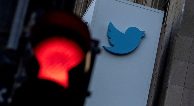 Hacker vaza dados de 200 milhões de usuários do Twitter; saiba se você ...
